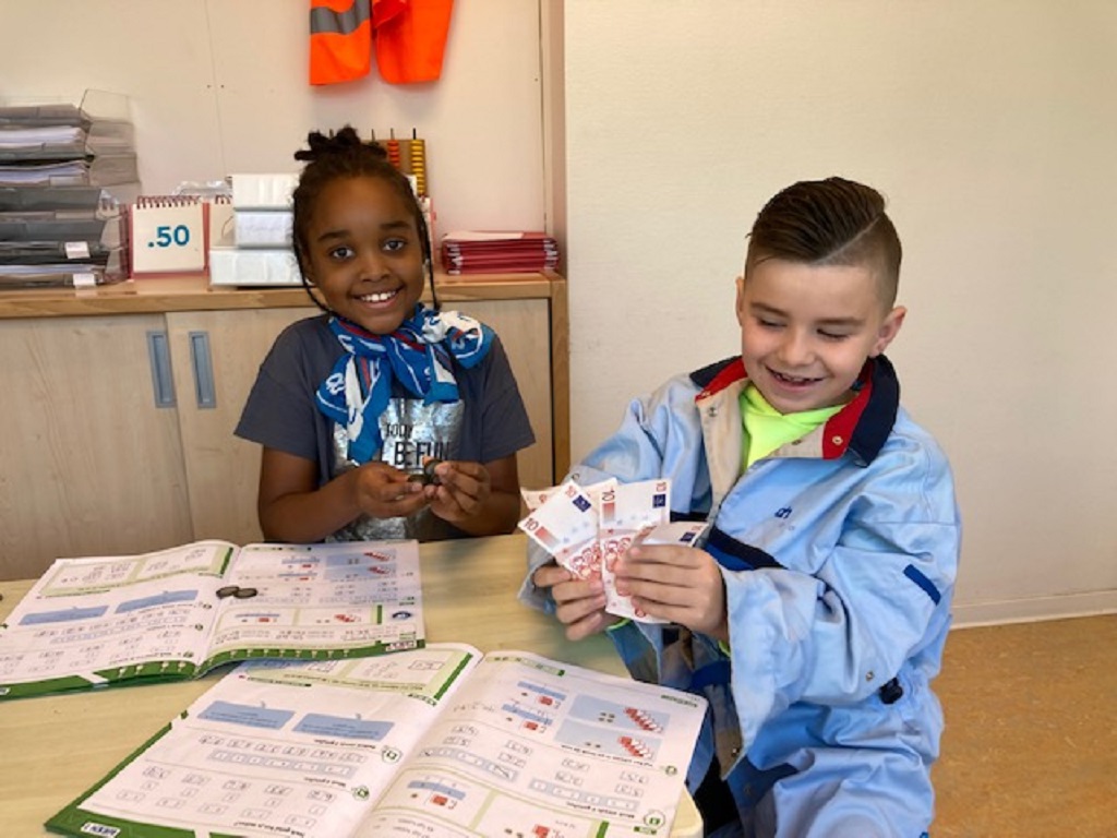 Groep 4a leert getallen tot 100 te splitsen in tientallen en eenheden ...