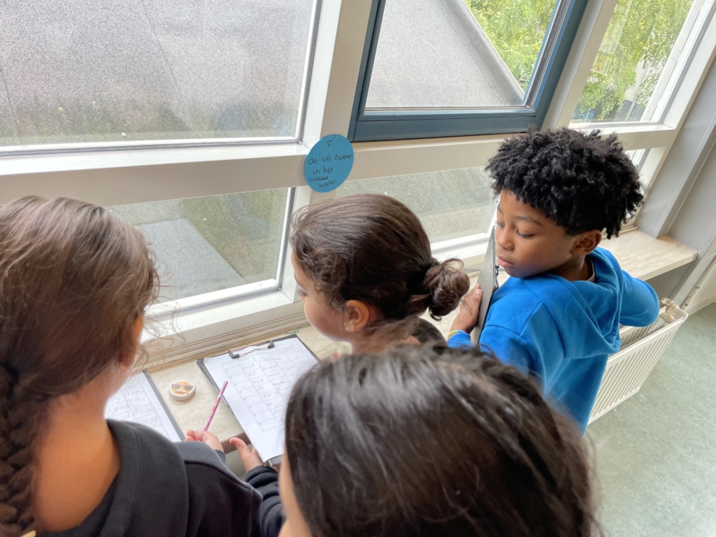 Groep 4a leert verschillende woordsoorten - Waalse School